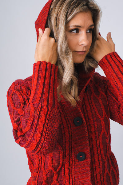 SACON CON CAPUCHA Y BOLSILLOS ROJO (ART. 7204) – montecarlo-sw